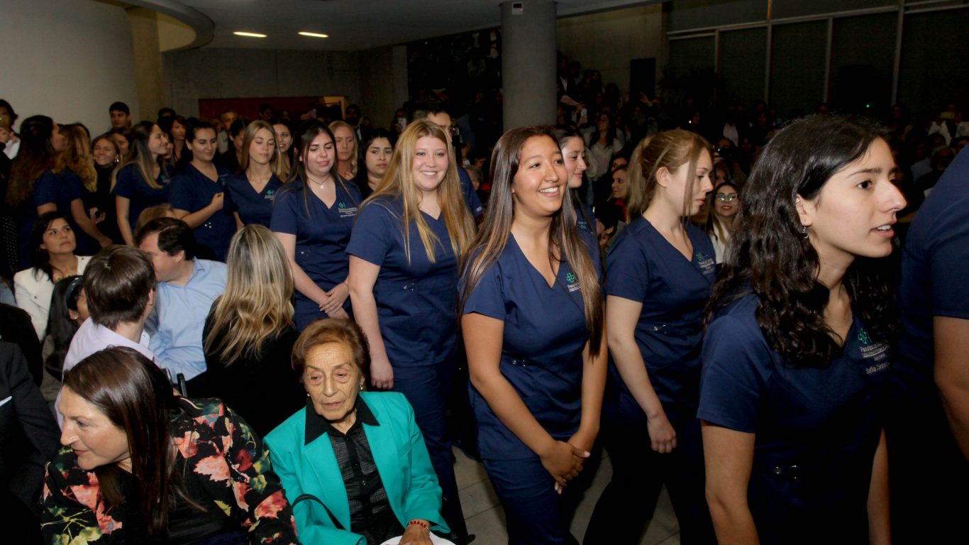 Enfermería UDD inviste a nueva generación de alumnos - Enfermería UDD