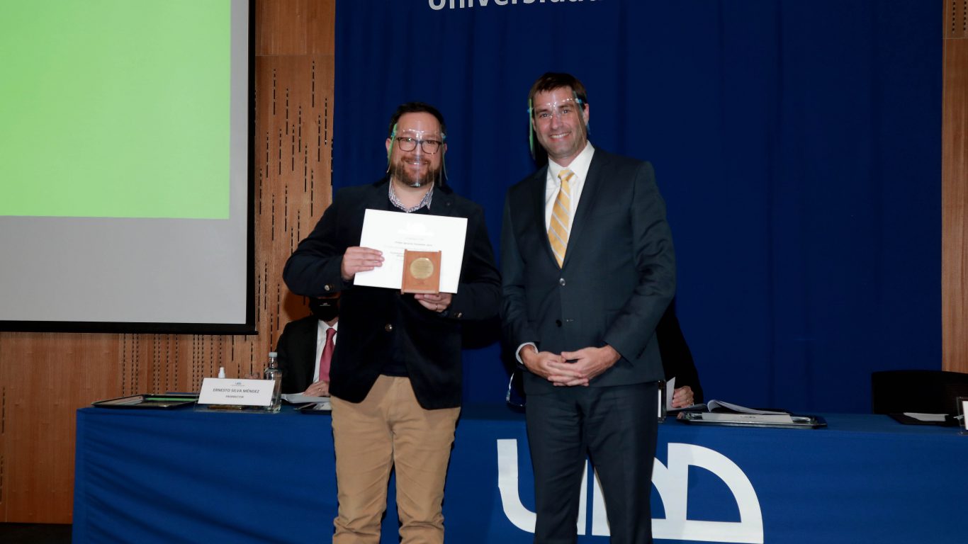 UDD premia a los Mejores Profesores y Alumnos del periodo académico ...