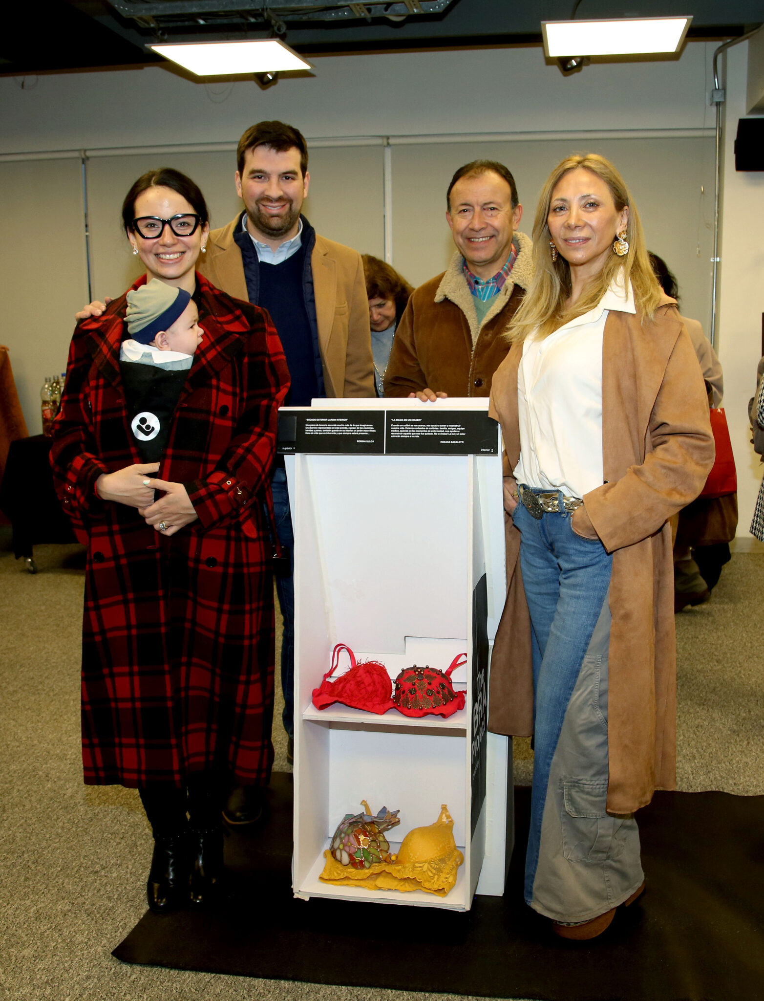 UDD inauguró "The Bra Project Chile" para concientizar sobre el Cáncer ...