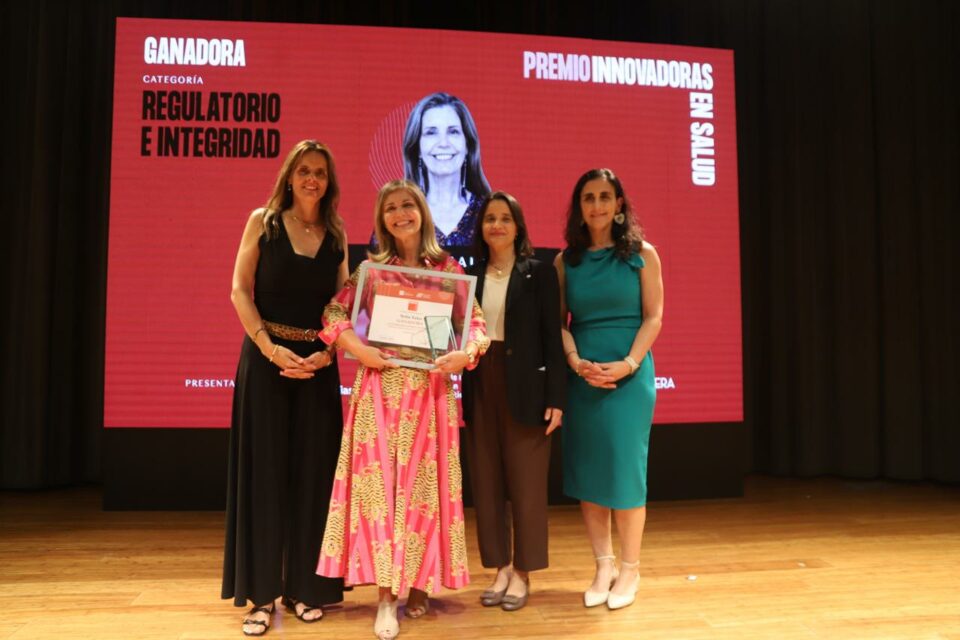 Dra. Sofía Salas gana premio “Innovadoras de Salud” en la categoría “Regulatorio e Integridad ...