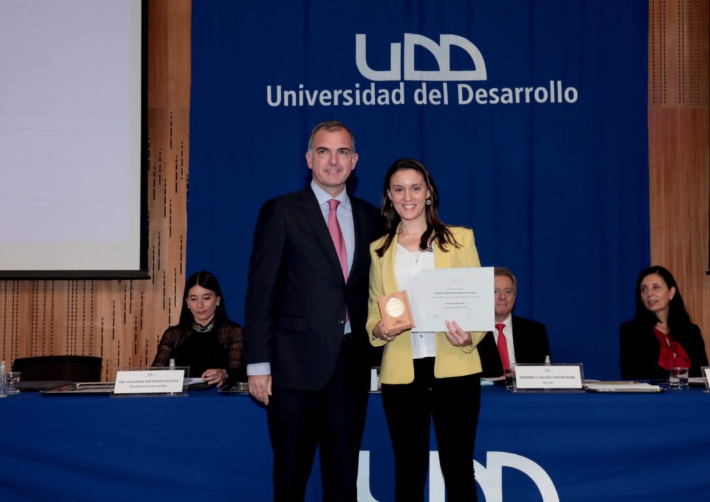 Docente y alumnas de Terapia Ocupacional UDD fueron reconocidas como las mejores del año ...